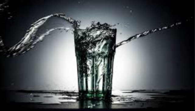 El vaso de agua derramado