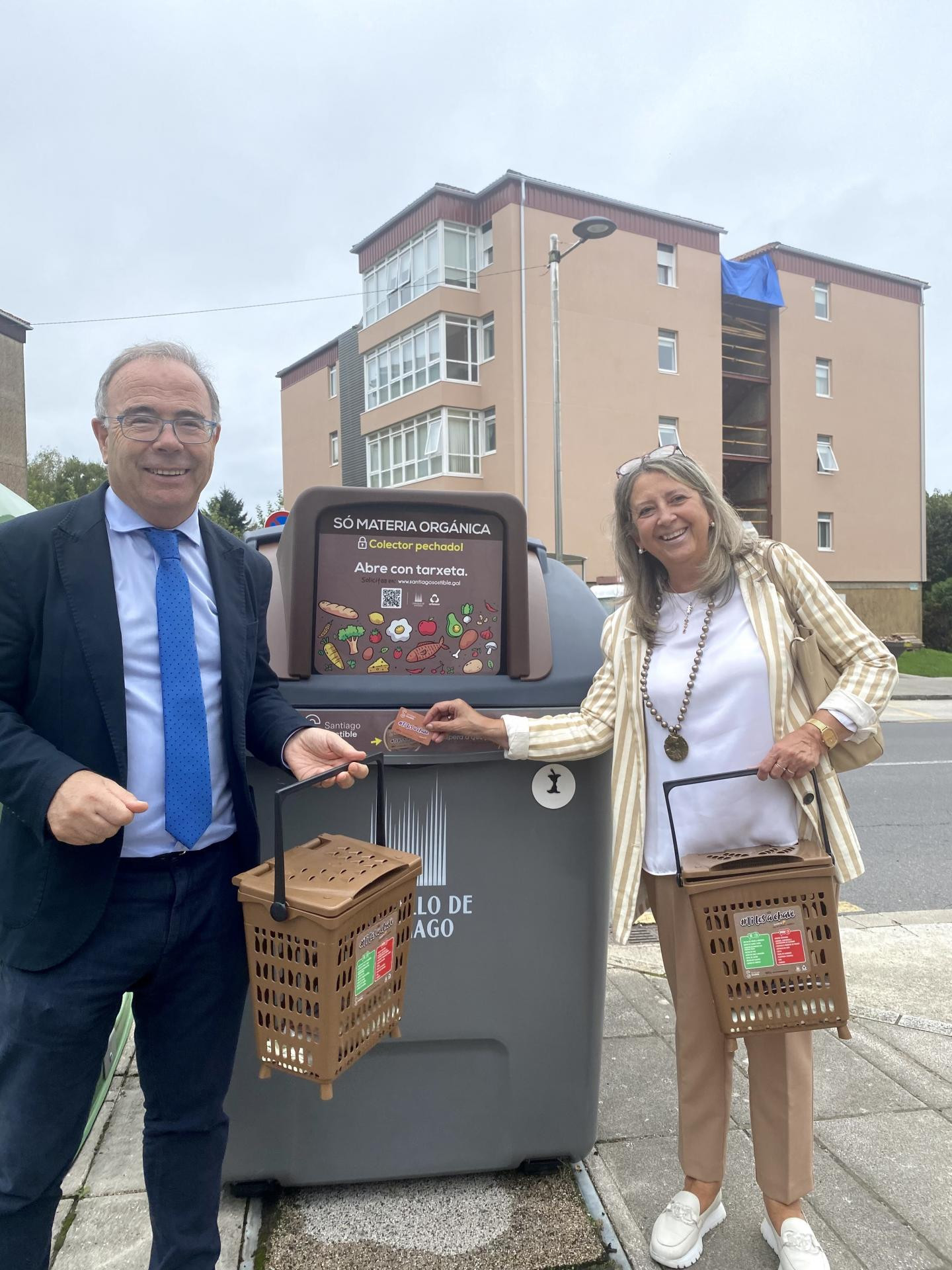 Llega a Santiago el 'contenedor marrón', de uso exclusivo de residuos ...