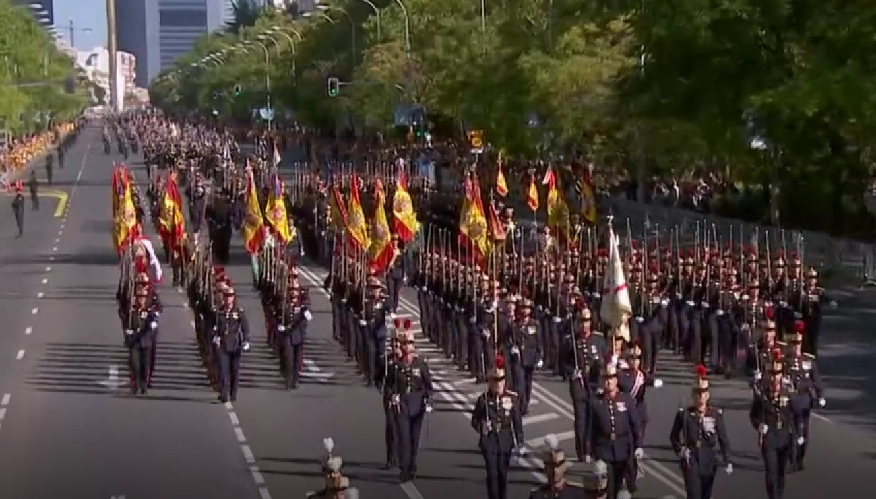 Madrid celebra el desfile militar de la Fiesta Nacional de España más ...