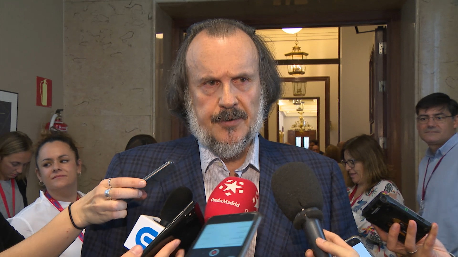 El escritor Miguel Anxo Fernán Vello gana el XXXV Premio de Poesía ...