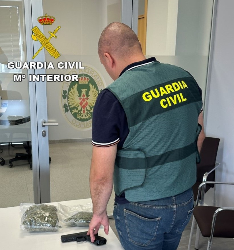 Detenidos dos vecinos de Vilagarcía tras huir de la Guardia Civil en un coche en el que llevaban ...